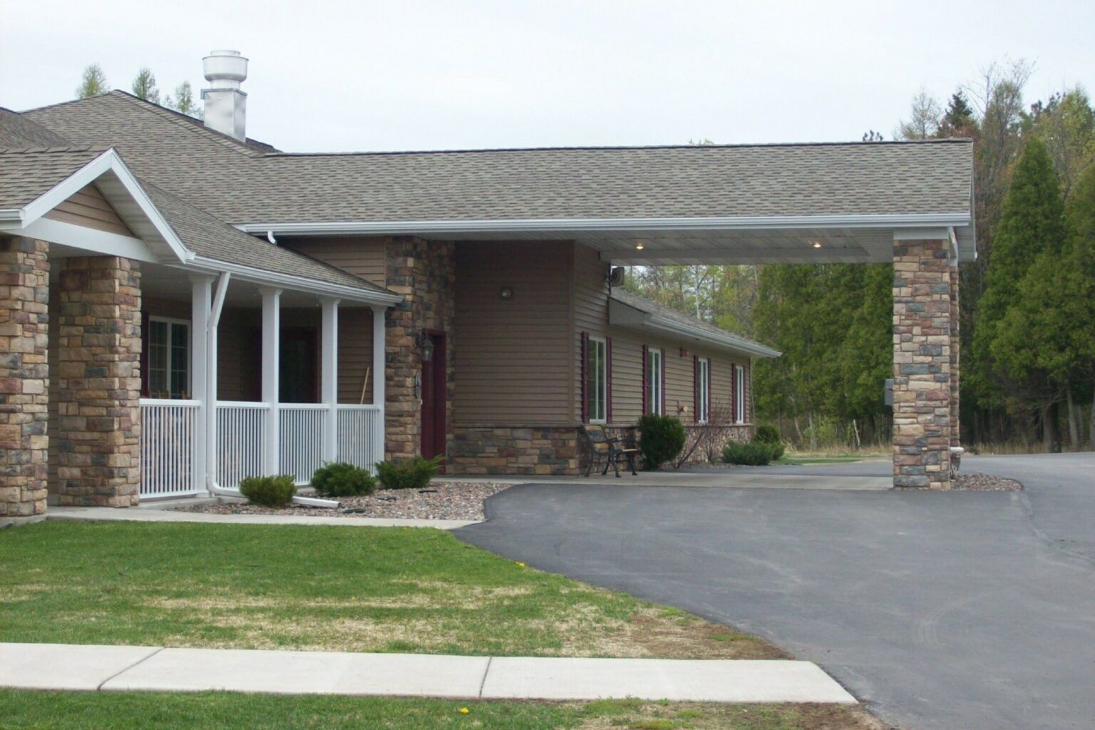 Senior Living Near Rosedale Center on Snelling Avenue