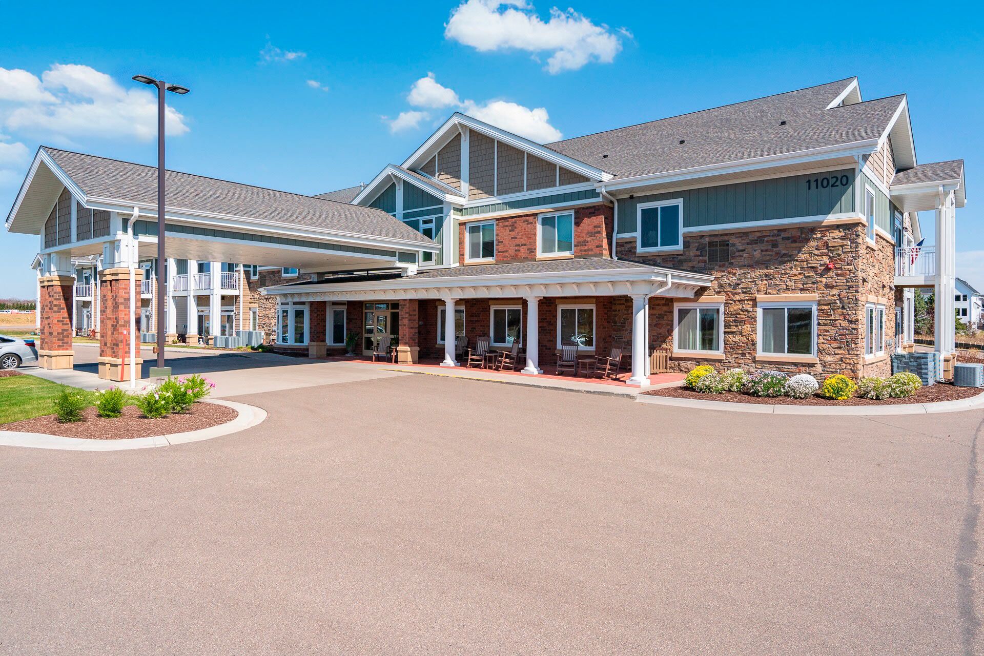 Senior Living Near Rosedale Center on Snelling Avenue